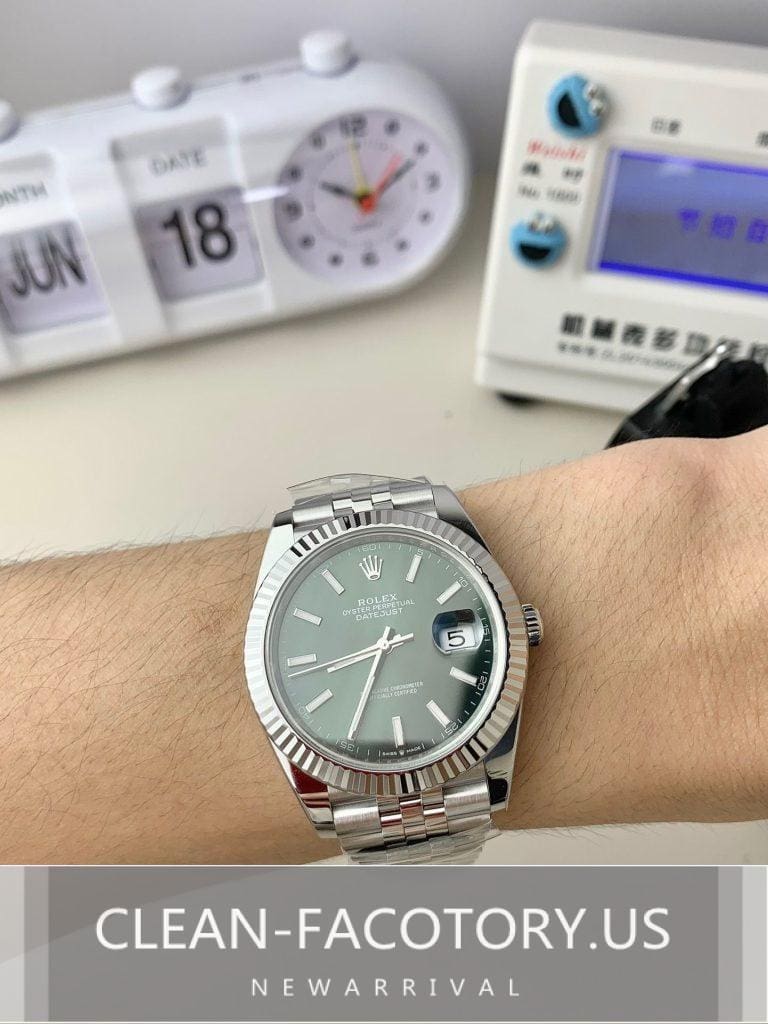 Unveiling Elegance: Clean Factory Rolex Datejust 41mm with Lush Green ...
